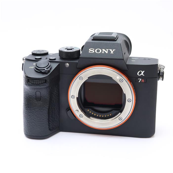 外観状態:並品 マップ保証期間:12ヵ月 付属品など:バッテリー・チャージャー・ACコード・USB-Cケーブル・ケーブルプロテクター【ココがポイント！】本機は、35mmフルサイズ裏面照射型CMOSイメージセンサーExmor Rを搭載し、有効...