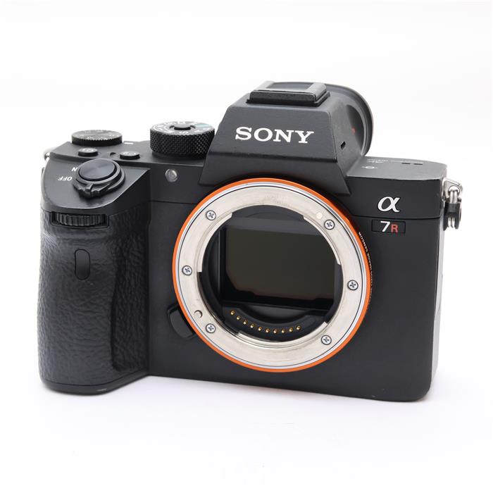 外観状態:並品 マップ保証期間:12ヵ月 付属品など:バッテリー（打痕あり）・チャージャー・ACコード（社外品）【ココがポイント！】本機は、35mmフルサイズ裏面照射型CMOSイメージセンサーExmor Rを搭載し、有効約4240万画素なら...