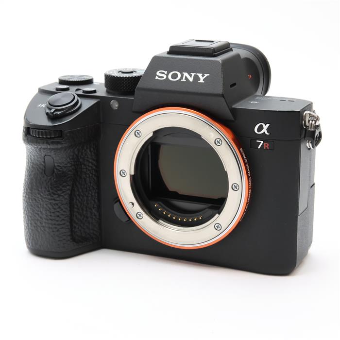 外観状態:並品 マップ保証期間:12ヵ月 付属品など:バッテリー・チャージャー・ACコード・USB-Cケーブル【ココがポイント！】本機は、35mmフルサイズ裏面照射型CMOSイメージセンサーExmor Rを搭載し、有効約4240万画素ならで...