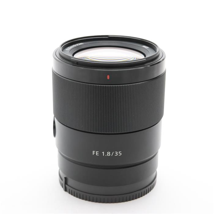 外観状態:良品 マップ保証期間:6ヶ月保証 付属品など:レンズフロントキャップ・レンズリアキャップ【ココがポイント！】開放F値1.8からの高い描写力と小型軽量設計で手軽に本格撮影を楽しめる焦点距離35mm、フルサイズ対応の大口径広角単焦点レ...