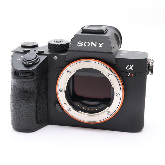 外観状態:並品 マップ保証期間:12ヵ月 付属品など:バッテリー・チャージャー・ACコード・USB-Cケーブル【ココがポイント！】本機は、35mmフルサイズ裏面照射型CMOSイメージセンサーExmor Rを搭載し、有効約4240万画素ならで...
