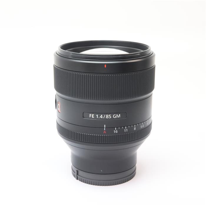外観状態:並品 マップ保証期間:12ヵ月 付属品など:レンズフロントキャップ・レンズリアキャップ・レンズフード・ケース（ストラップなし）【ココがポイント！】開放F1.4、解像感と美しいぼけ味を両立させ、高次元の表現力を手に入れたポートレート...