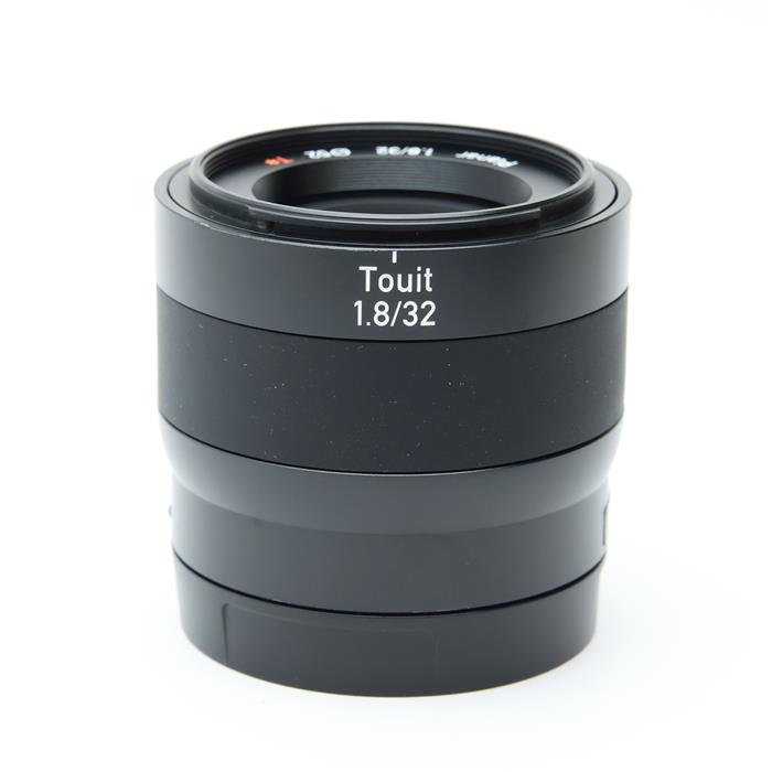 外観状態:並品 マップ保証期間:6ヶ月保証 付属品など:レンズフロントキャップ・レンズリアキャップ・レンズフード【ココがポイント！】二つの世界で成り立つ最高。Touit 1.8/32は、35mmフォーマットでの50mmの焦点距離と同様に、人...