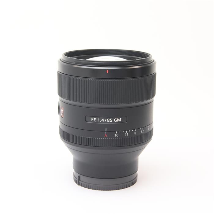 外観状態:良品 マップ保証期間:12ヵ月 付属品など:レンズフロントキャップ・レンズリアキャップ・レンズフード【ココがポイント！】開放F1.4、解像感と美しいぼけ味を両立させ、高次元の表現力を手に入れたポートレートレンズソニーの最先端技術を...