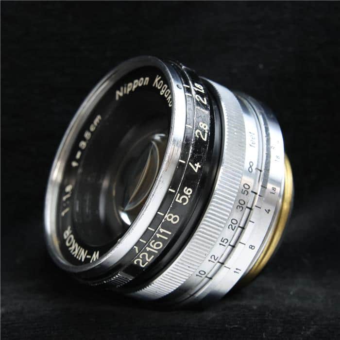 外観状態:並品 マップ保証期間:6ヶ月保証 付属品など:レンズフロントキャップ(社外品)・レンズリアキャップ(社外品)【ココがポイント！】日本光学、現在のニコン株式会社が製造した大口径広角レンズ「W-Nikkor 3.5cm F1.8」が入...