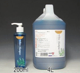 【お届け目安約一週間】 ■SP1ホワイトシャンプーでひと際目立つ美しい白毛に。 ローズマリー配合で保湿力がプラスされ、静電気を防ぎます。 足先の黄ばみにもお使いいただけます。 (原液〜約5倍希釈) ※季節・採集場所により天然ハーブエキスの色...