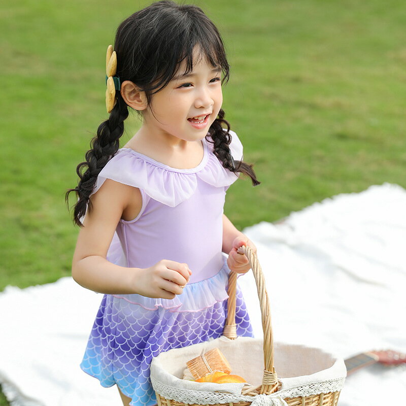 商品説明 商品紹介 キッズワンピース水着 ・紫外線からお肌を守る！ママも安心でHAPPY 　オシャレに紫外線対策★ 　お子様のデリケートな素肌を 　日焼けからばっちりガード◎ ・今しか着られないものを！かわいいプリント柄☆ 　この可愛さはキ...