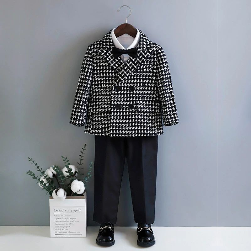 商品説明商品名子供服 入学式 セットアップ 男の子 フォーマルスーツ フォーマルシーンも着回しもおまかせ！ おしゃれ上手なスーツ見え上下セット それぞれおしゃれな要素を宿したアイテムだから、 結婚式参列や七五三、卒業式や入学式など 大事な一...