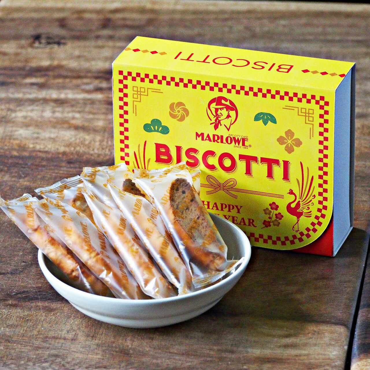 ギフト対応お正月限定箱ビスコッティ（12本入個包装） 【12月21日～1月12日お届けまで】 マーロウオリジナルレシピで焼き上げた自慢の焼き菓子 【葉山ビスコッティ】 3種類の小麦粉を独自にブレンドし、ザクザク感を楽しんでいただけるよう、 ...