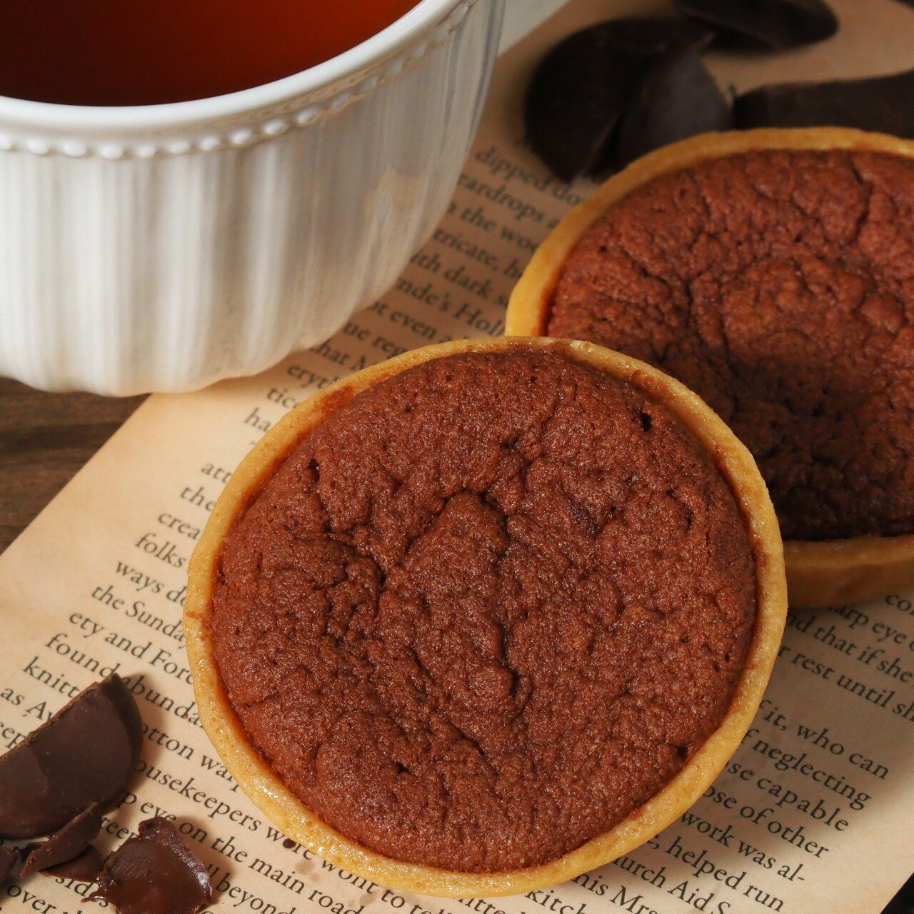 ギフト対応ショコラタルト マーロウのチョコレート菓子の新商品です！ フランス産の発酵バターの風味豊かなタルト生地に、 上段になめらかなショコラガナッシュ、下段にはガトーショコラの生地を重ねました。 個包装の食べやすいサイズの5個入りです。 ...