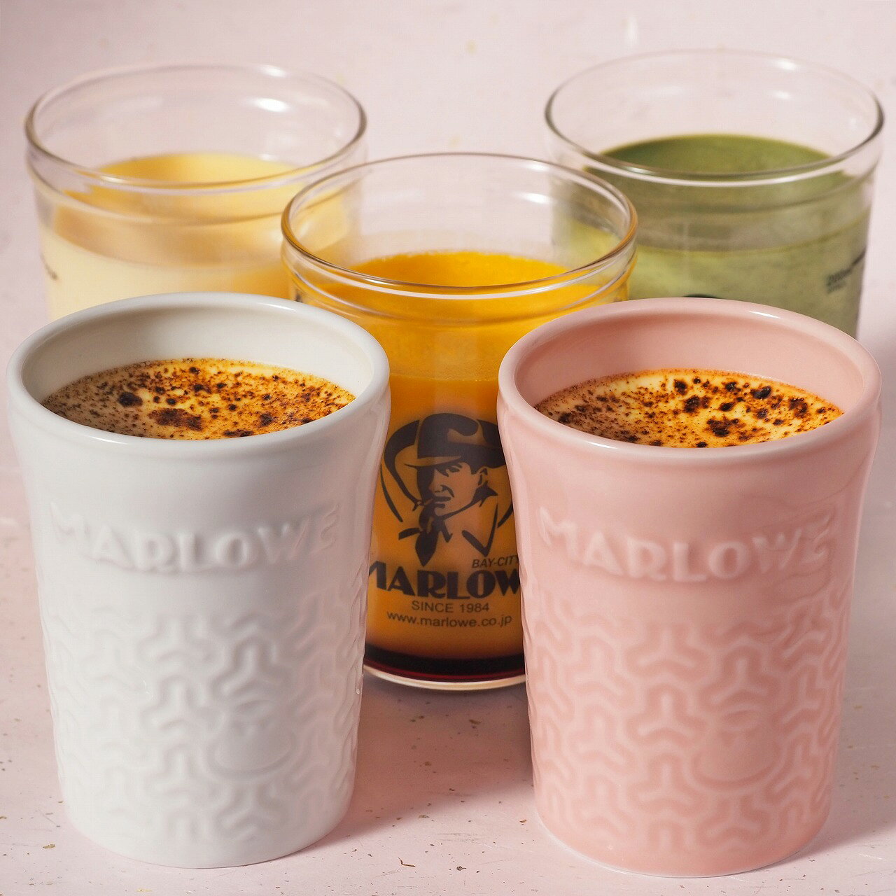 ギフト対応2026年紅白彩りプリン5個セット 2026年の年号が入った紅白陶器の登場です。 陶器カップは、美濃焼の産地、岐阜県瑞浪市で100年以上続く会社で製造されています。 先代の職人たちから引き継がれた高い技術や想いを持って製造されてお...