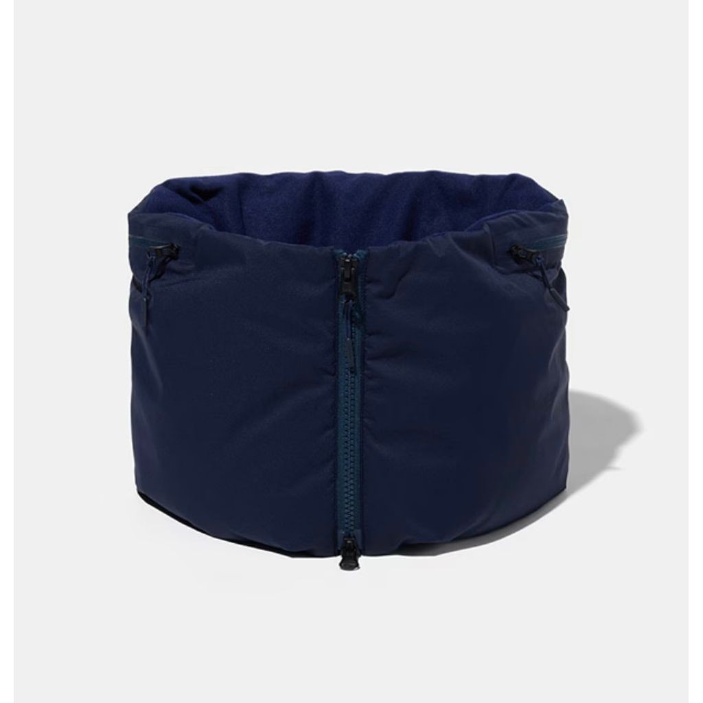 ,DAIWA LIFE STYLE NECK FOOD WARMERDAIWA LIFE STYLENECK FOOD WARMERDARK NAVY スタイリッシュな4パネルのキャップ。長めのツバは強い日差しから目を守る設定に。左サイドに...