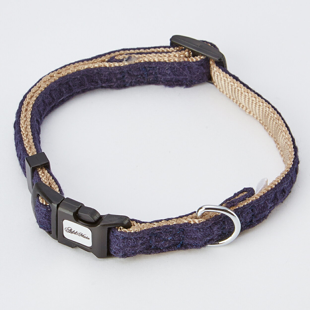 [商品サイズ(mm)]50×14×110[単品重量(g)]13 [原材料]ナイロン、コットン、レーヨン、ポリエステル、セルロース[商品説明]温かみのある見た目と肌触りの良さが魅力のワッフル生地を犬具表生地に使用。[使用方法・給与方法]＜バッ...