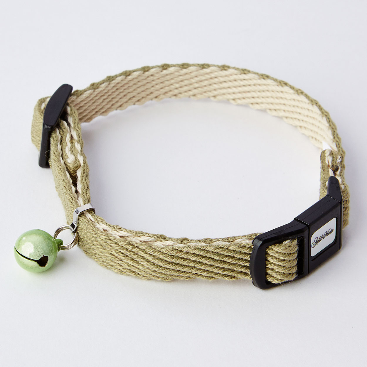 [商品サイズ(mm)]20×15×130[単品重量(g)]5 [原材料]ポリエステル[商品説明]やわらかい素材感のあるファッション生地。力が加わるとバックルが外れる安心仕様。[使用上の注意]●本品は猫用です。猫以外には使用しないでください。...