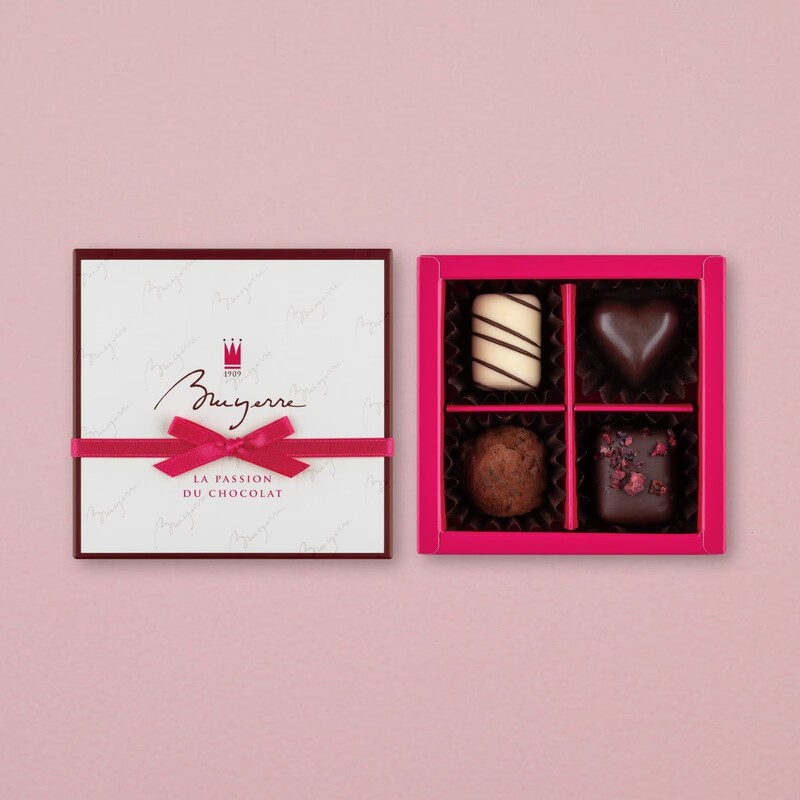 ■説明バラエティ豊かなブリュイエールのチョコレートを楽しめる4粒入りセレクション。 こだわりのヘーゼルナッツプラリネ「アンボワーズ」、ドライクランベリーを加えた見た目も華やかなガナッシュ「クランベリー」、塩キャラメルフィリングの「キャラメル...