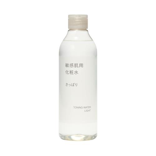 サイズ : 縦5.4×幅5.4×高さ17.6cm・容量 : 300mL 部材ごとの素材 : ボトル : PET・キャップ : PP・おすすめの肌質 : 脂性肌/普通肌 主要成分 : セラミド、3種の植物エキス※ユーカリ葉エキス、スベリヒユエ...