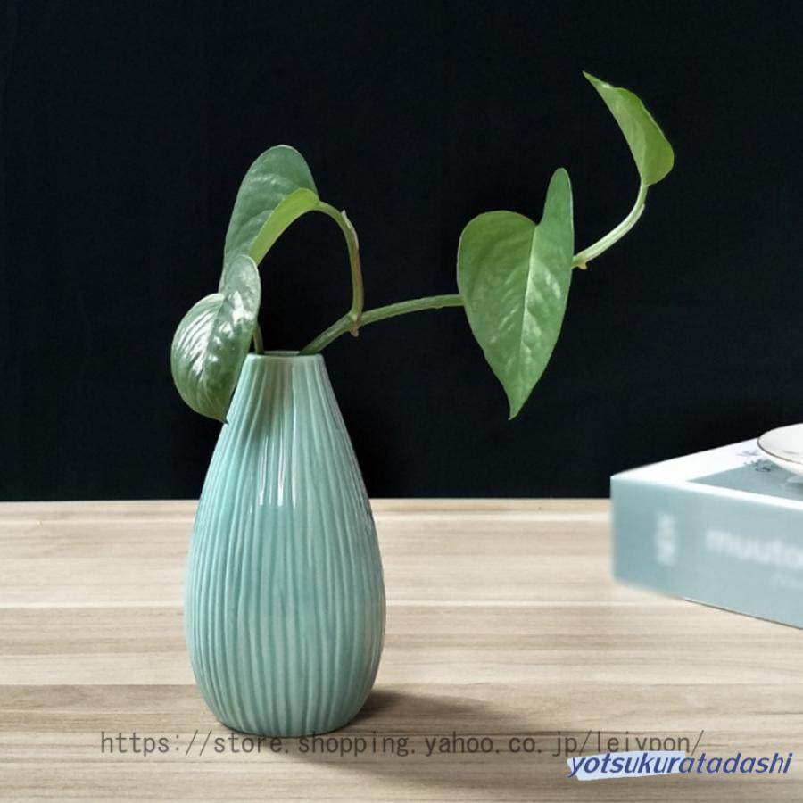 北欧のモダンなミニマリストスタイル。 さまざまな花や植物に合わせることができ、どこでも使用できます花瓶について説明：サイズ：口径×底径×高さ：1.6*3.6*10.5cm（スタッフ採寸のため、若干の誤差が生じる場合がございます）材質: 陶器...