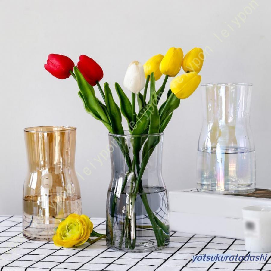 商品名: ガラス花瓶素材: ガラスサイズ：口径×底径×高さ：8*9.5*17cm（スタッフ採寸のため、若干の誤差が生じる場合がございます）場所: 窓辺、玄関、寝室、書斎など透明感 使いやすい、シンプルなデザイン透明なので花瓶内の茎も涼やかに...