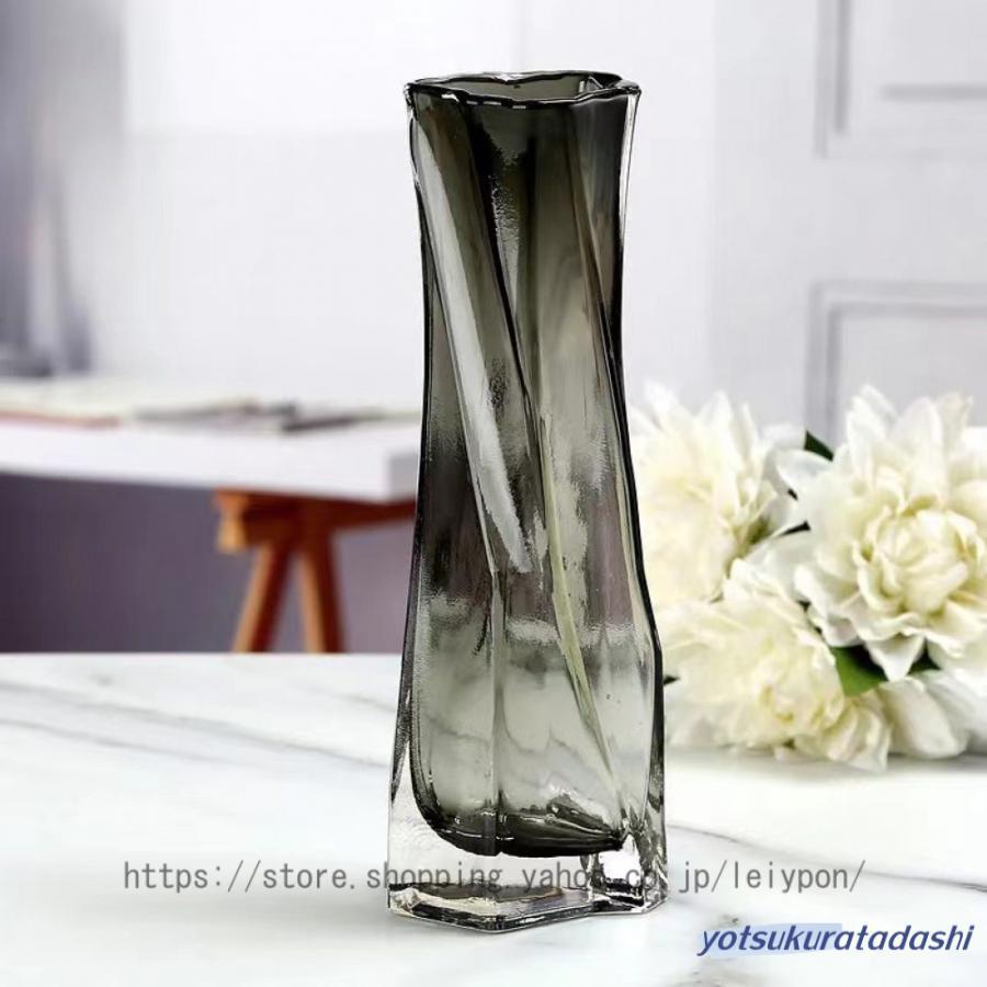 商品名: ガラス花瓶素材: ガラスサイズ：口径×底径×高さ：6.5*8.5*24cm（スタッフ採寸のため、若干の誤差が生じる場合がございます）場所: 窓辺、玄関、寝室、書斎などガラスボトル 水耕栽培 インテリア飾り安定感が良いでどんな花にも...