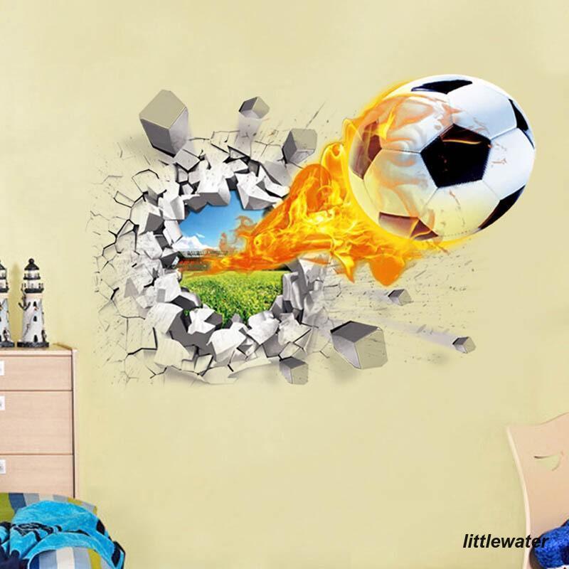 サッカーボールが壁を突き破って飛び出してきた様な面白いデザインのウォールステッカーです。【サイズについて】画像をご参照ください。※測り方により多少の誤差が生じる場合がございます※【素材について】PVC
