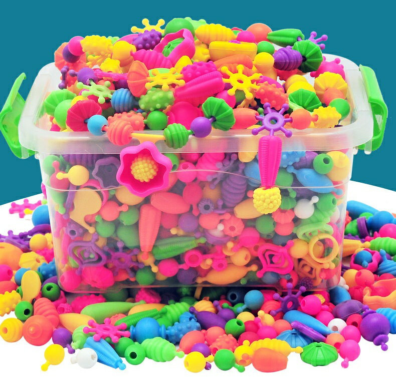 商品情報 【商品名】ビーズアート　 【対象年齢】6歳～　 【素材】PP/PE　プラスチック　 【製造】中国製 【カラー】ランダムで様々なカラーを取り揃えております。 ※繋ぐ際に固い場合のパーツがあります。完成品の強度を保つための仕様でござい...