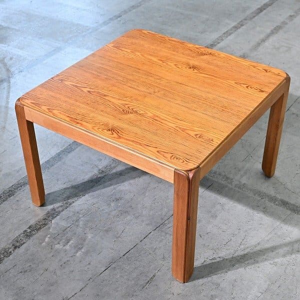 &nbsp;商品説明 パイン材を使用したサイドテーブルが入荷致しました。 リビングテーブルがあれば何かと便利とは思うけど、 やはりそこまで広くはない・・・。 そんな方にぜひおすすめしたいのが、この「サイドテーブル」です。 畳の上に座って生活...