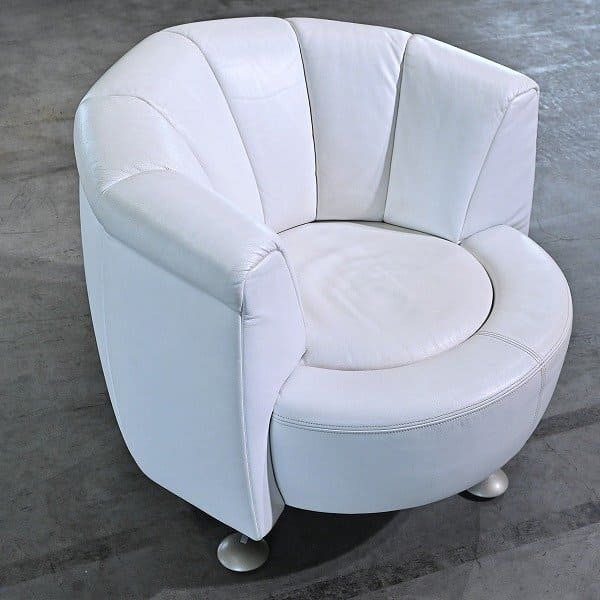 &nbsp;商品説明 スイスの名門ブランドde sedeより、 「DS-164 SLIDE」アームチェアが入荷いたしました。 デザイナーHugo de Ruiter（ヒューゴ・デ・ルイター）によって、 生み出されたモダンアートのようなフォル...