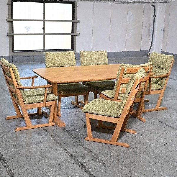 &nbsp;商品説明 飛騨産業 ダイニングセット 7点が入荷いたしました。 木のあたたかみを存分に感じられる、やさしい佇まいのダイニングセットです。 シンプルで端正なフレーム構成が、空間に自然と溶け込みます。 チェアは背もたれから座面にかけ...