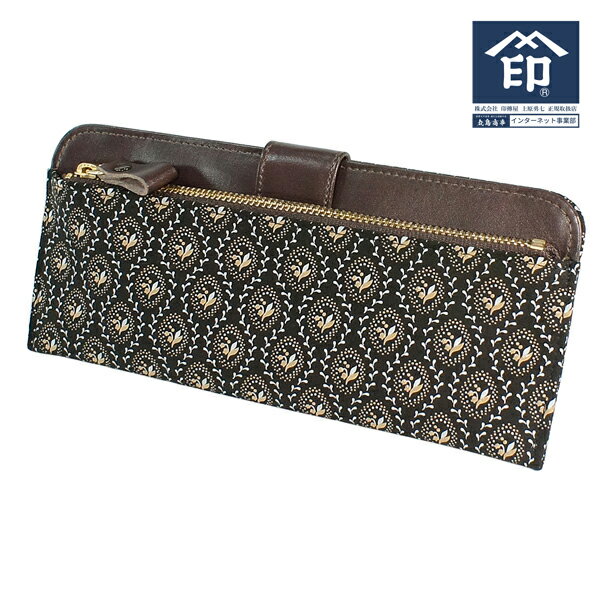 商品詳細 素材 柄の付いている箇所の地革は天然の鹿革(本革)です。 柄は漆と更紗で付けてあります。 無地のフチの革は牛革、ブルーベリー色の内布はレーヨン100%です。 仕様 サイズ：約 8.5cm × 19cm × 1.3cm 重　さ：約 ...