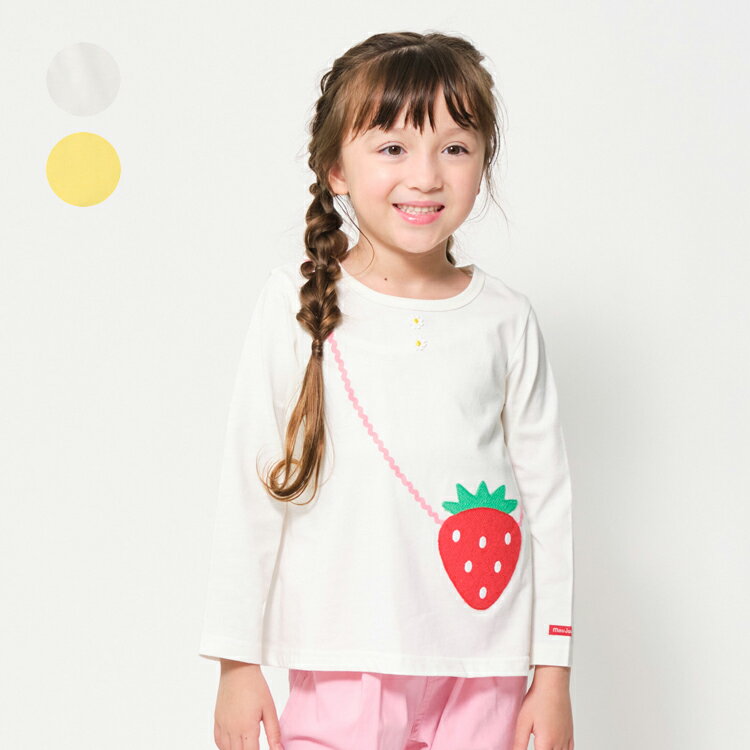 いちごのポシェット風のアップリケがインパクトがあって可愛い！ボタン風のお花のモチーフもポイント！少しAラインのシルエットの長袖Tシャツ、ロンT。【アイテム】トップス　シンプル ガーリー フェミニン カジュアル お洒落 オシャレ かわいい 可...