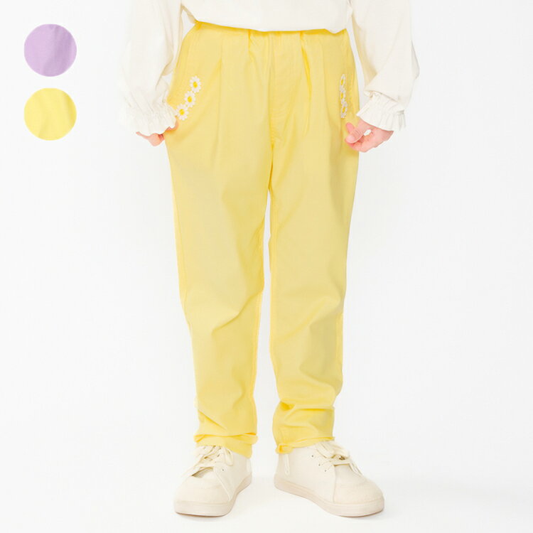 薄手のストレッチオックスフォード素材。前タック入りデザインの長パンツ、長ズボン。前ポケット口にお花のモチーフ付のガーリーなイメージ。【アイテム】ナチュラル シンプル ベーシック フェミニン　ガーリー 無地 カジュアル お洒落 オシャレ かわ...