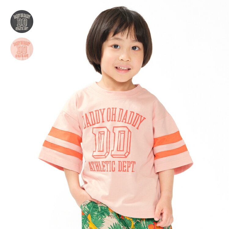 袖のラインとロゴのプリント入り。綿100％でデイリー使いにぴったりな半袖Tシャツ。ゆったりシルエットでお洒落に着られるアイテム。【アイテム】トップス カジュアル お洒落 オシャレ かっこいい かわいい 可愛い 普段着 デイリーウェア お出か...