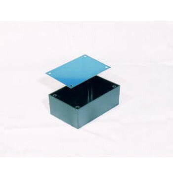 【仕様】・外形寸法：70mm×107mm×40mm・色：アイボリー・基板取付ボス：○・備考：パネル：アルミ