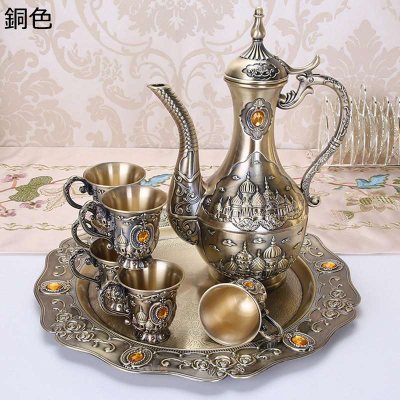 　　　 ◆◇◆人気の秘密◆◇◆ 【サイズ】徳利：幅18cm*高さ26cm 容量:850ml 盃：幅7.5cm*高さ6cm 容量:60ml トレー：直径31cm 【セット内容】:徳利×1個 盃×6個 トレー×1個 ?この酒器セットは、酒愛好家...