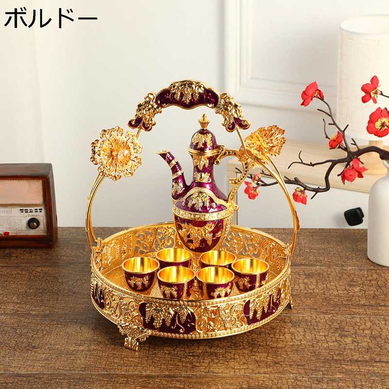 　　　 ◆◇◆人気の秘密◆◇◆ 【サイズ】徳利：23.2cm*12.2cm 盃：6.78cm*4.5cm トレー：29.7cm*25.6cm 【セット内容】:徳利×1個 盃×6個 トレー×1個 ?この宝物は金属の質感が比較的強くて、彫刻は繊...