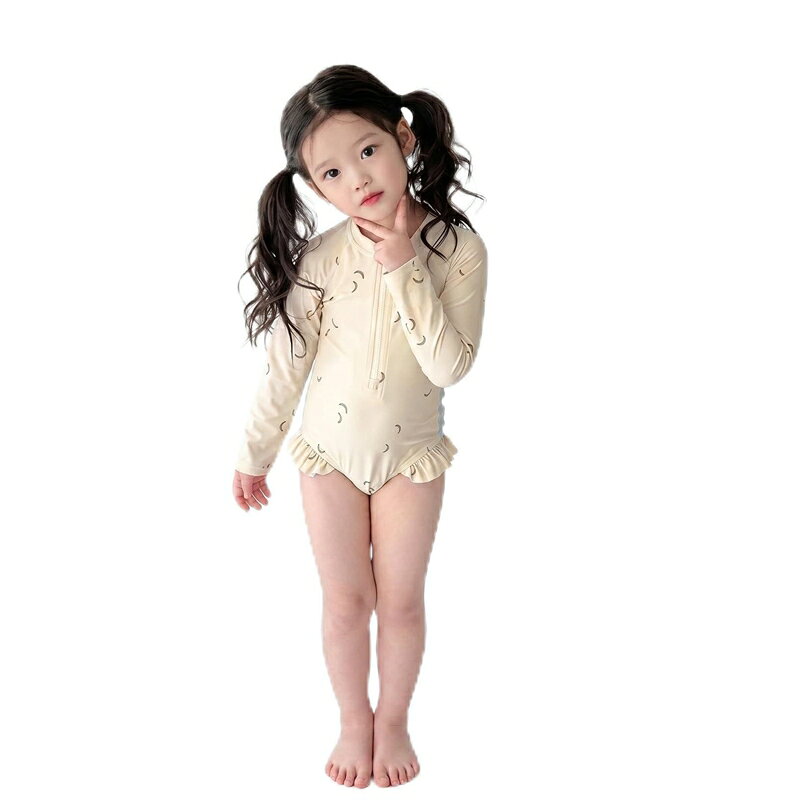 　　　 ◆◇◆売れている秘密◆◇◆ 【女の子 水着】長袖デザインのワンピース水着です。前面のファスナー仕様で、小さなお子様でも簡単に着脱が可能です。裾部分にあしらわれた可愛らしいフリルがアクセントになり、プールや海辺でのレジャーシーンをより...