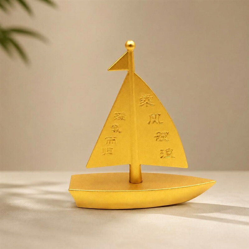 　　　 ◆◇◆売れている秘密◆◇◆ 【華やかな黄金のデザイン】細部まで精巧に作り込まれた金色の龍と宝船が特徴の風水置物です。美しい光沢を放つ金属工芸品は、室内に置くだけでパッと華やかな雰囲気を作り出します。あふれるゴールドカラーで、モダンな...
