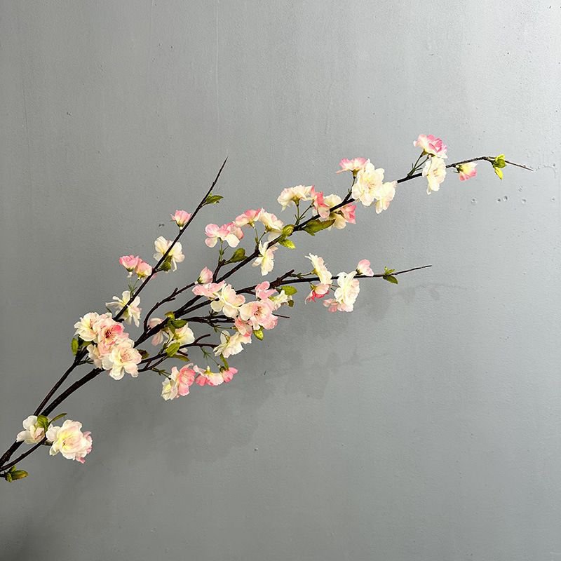 　　　 ◆◇◆売れている秘密◆◇◆ 【本物のような美しさ】なシルクフラワーを採用したこの造花桃は、本物の桃の花や桜の枝のような繊細なグラデーションと立体感を実現しました。優しいピンクとなホワイトの花びらが空間を華やかに彩り、お部屋全体を明る...