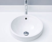 INAX LIXILの洗面化粧室【L-2841】は、シンプルで洗練されたデザインが特徴です。丸みを帯びたフォルムが優雅さを演出し、どんなインテリアにも調和します。高品質な素材を使用しており、耐久性に優れ、長期間にわたって美しさを保ちます。さ...