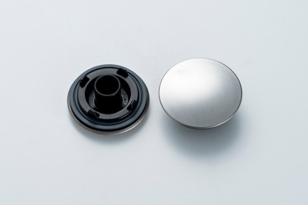 ポップアップ排水栓（浴槽底）の交換部品です。販売期間：2010年末?現在まで​サイズ：φ52xt22.5※2018年1月より裏面の色が変更になっています。