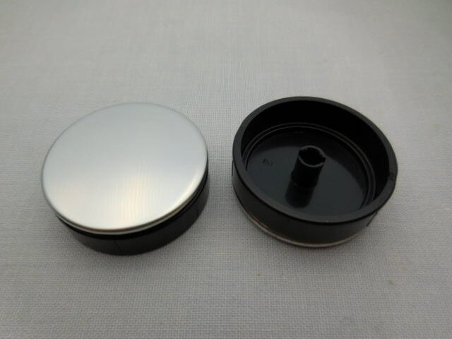 ポップアップ排水栓用スイッチ（押しボタン）の交換部品です。販売期間：1996年4月〜2002年11月サイズ：φ34.5xt11.6