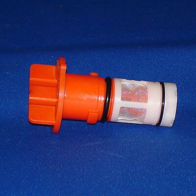 【品番】：HH0704【商品情報】：トイレのロータンク内のボールタップ部品の一部となります。水の出が悪い時にフィルターの掃除をしてください。フィルター部の汚れや網部の破れなどの際に交換していただく部品となります。 ※必ず元栓・止水栓を閉めて...