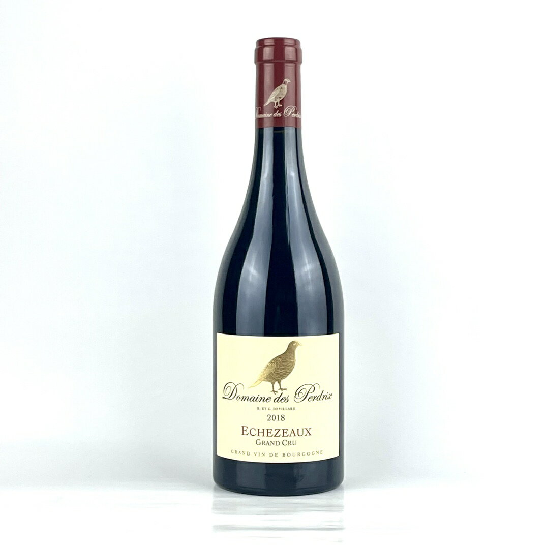 商品説明紫がかった深いルビー。香りはダークチェリー、カシス、プルーンなどの果実にスミレ、赤紫蘇、ミント、シナモンが重なり合う。フレッシュかつ上品な芳香。そして茸、なめし革、森の下草の香りなど、より複雑なニュアンスを醸し出してくる。味わいはし...