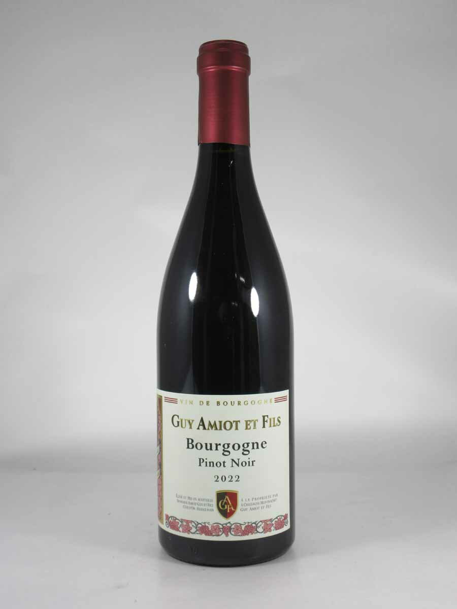 商品説明スタンダードなブルゴーニュ・ルージュだが、シャサーニュ・モンラッシェ村のテロワールが育むピノ・ノワールは、ストラクチャーがあり、かつミネラルの風味も感じられる。チャーミングな赤い果実のアロマが爽やかに香り、優しい味わい。ドメーヌ・ア...