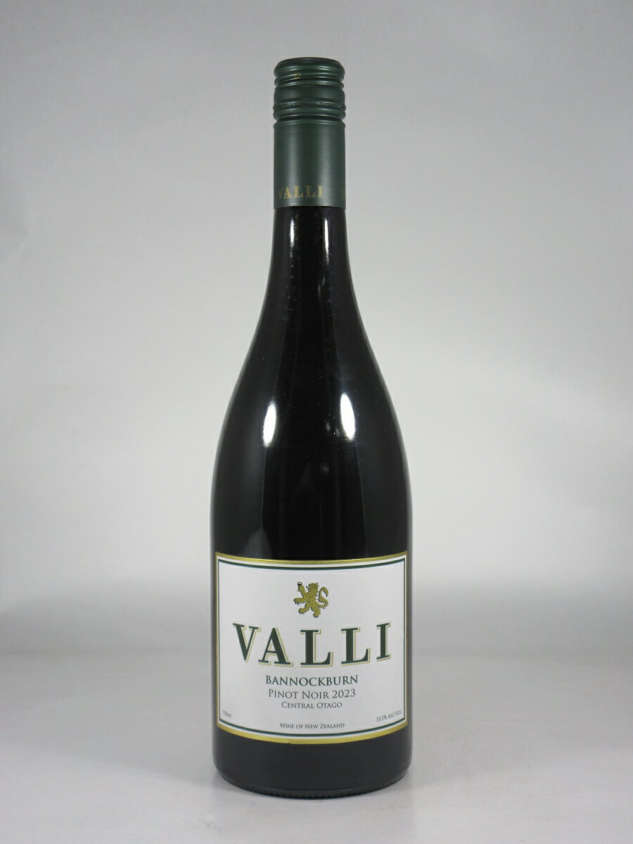 商品説明ギブストンから20キロほどの地だが、バノックバーンは気候も異なりワインの個性にも著しい差がある。土壌はより砂が多いが、土壌より気候の違いがワインの個性に影響している。比較的気温が高く、ワインもそれを反映して、より色が濃く熟したチェリ...