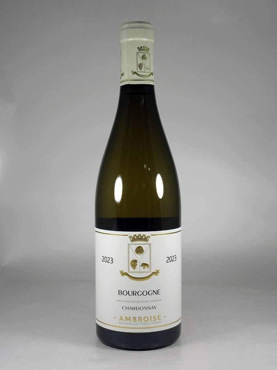 商品説明クリアなゴールドのローブ、白い花とバターを思わせる香り。口当たりはとろりとし、白い花と柑橘の柔らかなアロマがいっぱいに広がる。このアロマティックさと余韻の長さが魚料理、シーフード、玉ねぎのタルト、チーズならボーフォール、コンテによく...