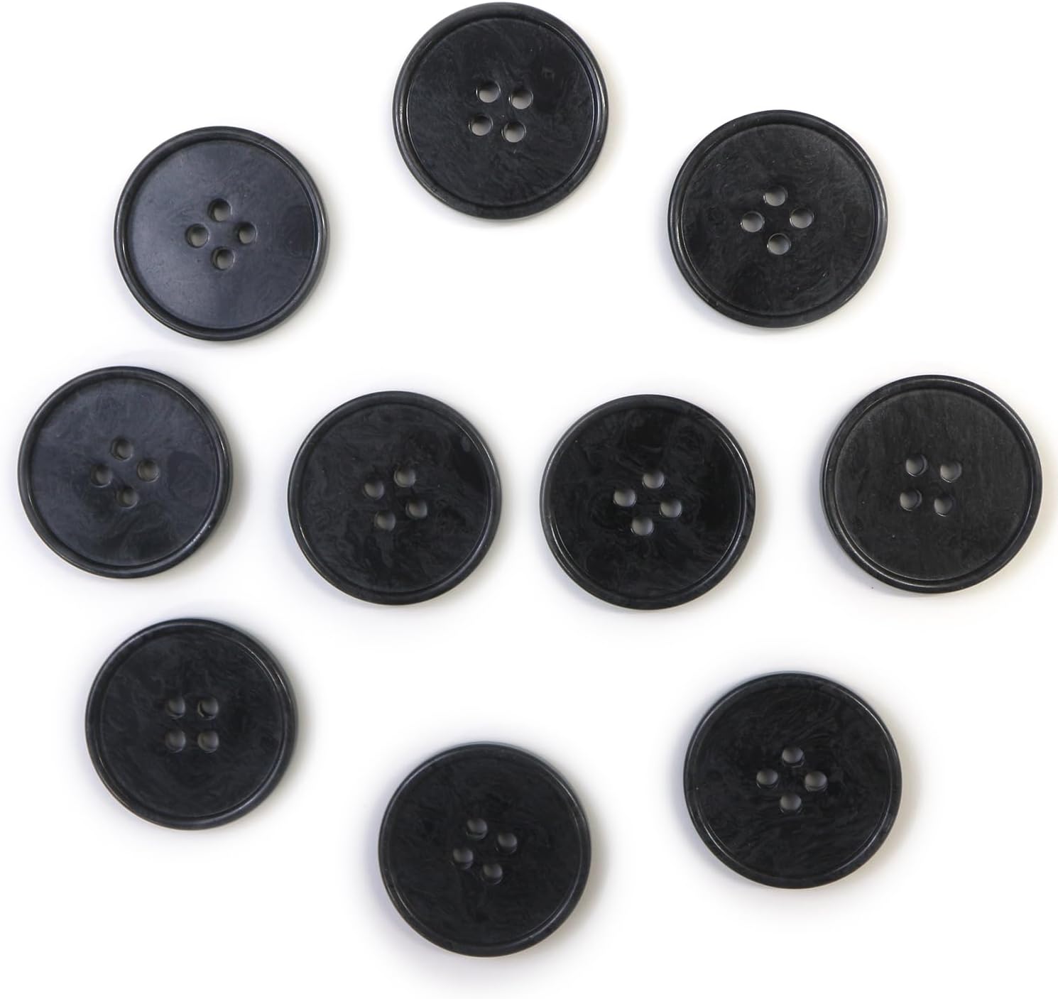●【サイズ】直径約25mm　【数量】10個　【1粒の重さ】約1.9g●【ボタンの形】四つ穴ボタン 【材質】樹脂●【カラー】ブラック&ダークグレー　【模様】大理石調のマーブル模様が特徴です。衣類に合わせやすいツヤなしです。●【特徴】糸通し用の...
