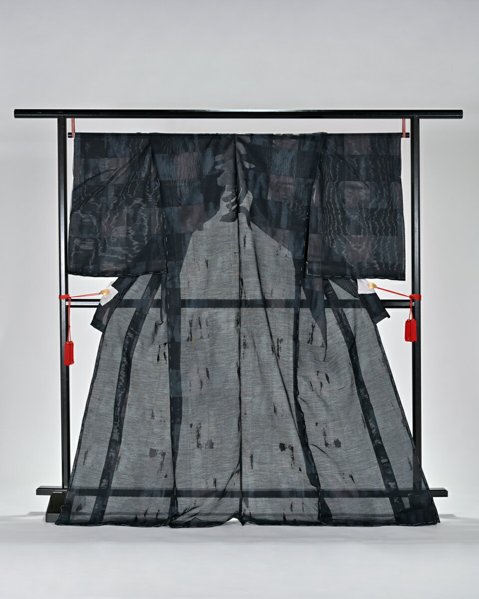 素材：木綿麻/絽 ※こちらは、未仕立て、未加工（水通し）品です。 プラス料金でお仕立ても承ります。（お仕立は基本バチ衿・居敷当てなしの形です） 2週間～ 1ヶ月ほどお時間をいただきます。 仕立てをご希望の方は↑を手縫いかミシン縫いのどちらか...