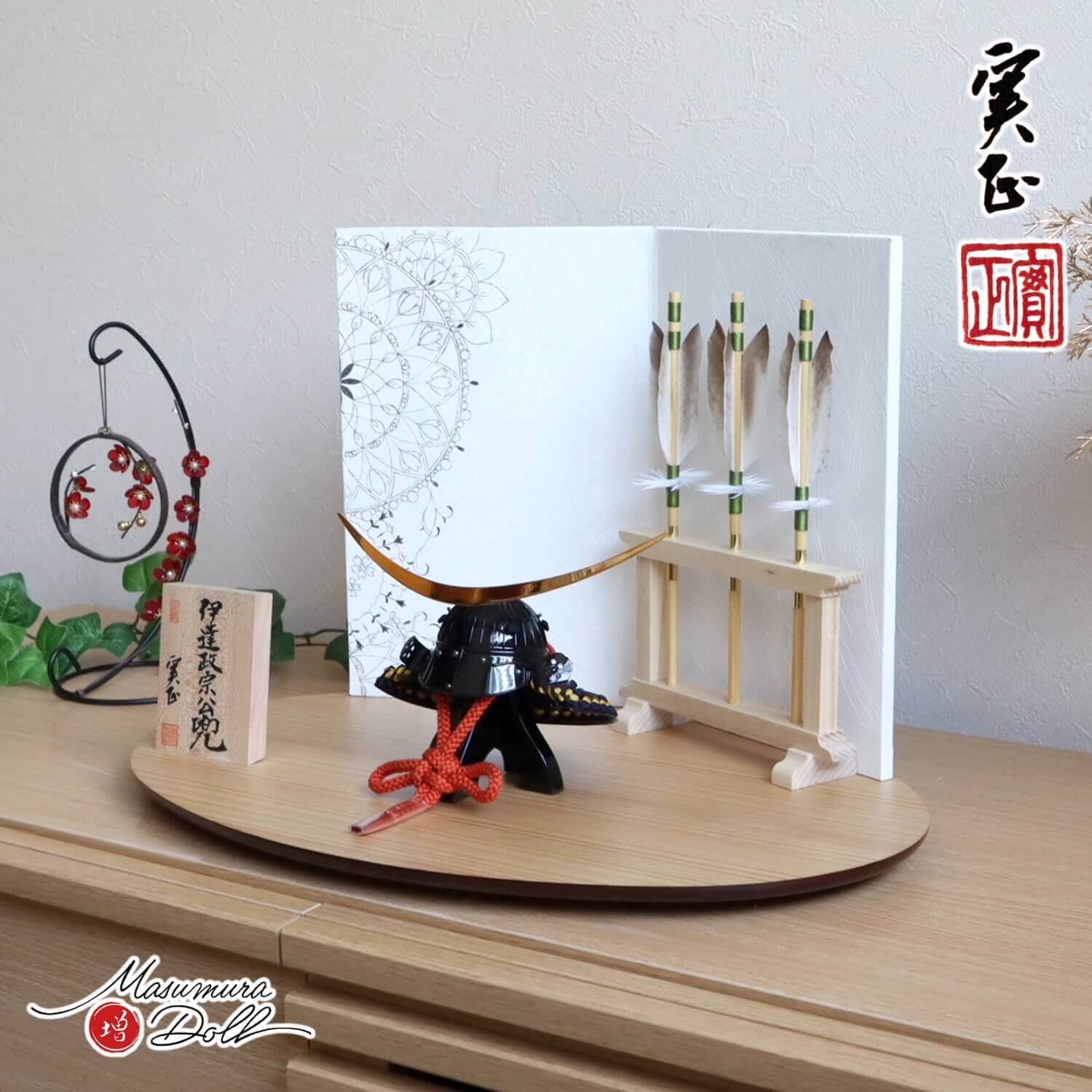 サイズ 幅 約45cm × 奥行 約30cm × 高さ 約29cm ひたすらに「良いものを」 最高の兜を追い求めるこだわり 昭和29年、東京浅草に生まれる。昭和47年、父親である二世実正に師事、昭和58年に三 世別所実正を襲名する。 平成5...