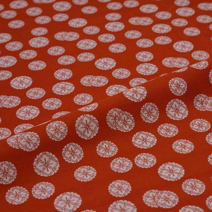 又木紋 有職文様（赤） 西陣織 錦裂 正絹（巾60cm） 商品説明 有職文様の一つである又木紋を一面にあしらった生地です。 有職文様とは、平安時代以降、公家の装束や調度などに用いられた文様です。又木紋は、唐花を直線で図案化したものと言われて...